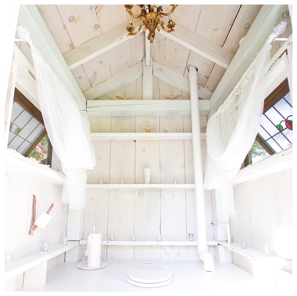 How to build an outhouse. A really pretty one. | DESIGN THE LIFE YOU ...